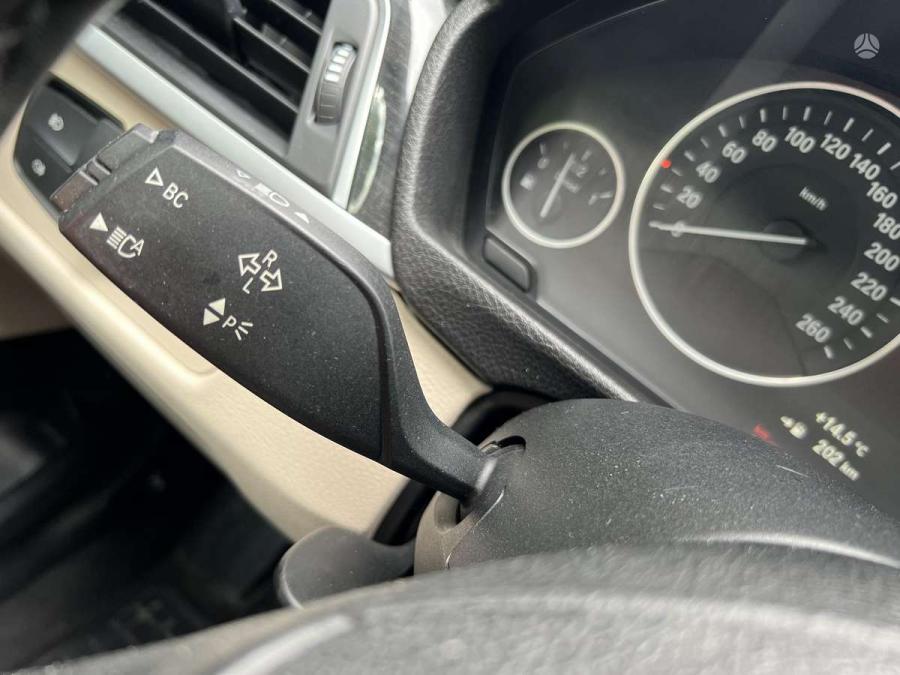 Blue BMW 330 2017 in Kaunas, with an engine capacity of 2.99 L and mileage of 328 thousand km for 12900 €, photo 34 on AUTOMOTO.COM.LV