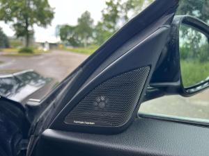 Blue BMW 330 2017 in Kaunas, with an engine capacity of 2.99 L and mileage of 328 thousand km for 12900 €, photo 39 on AUTOMOTO.COM.LV