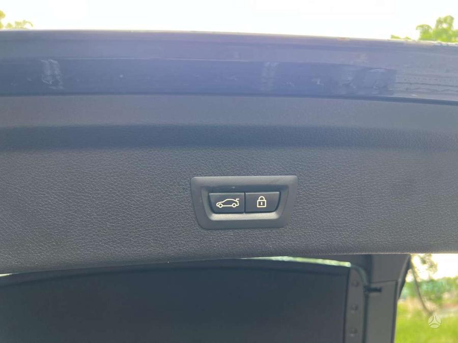 Blue BMW 330 2017 in Kaunas, with an engine capacity of 2.99 L and mileage of 328 thousand km for 12900 €, photo 41 on AUTOMOTO.COM.LV