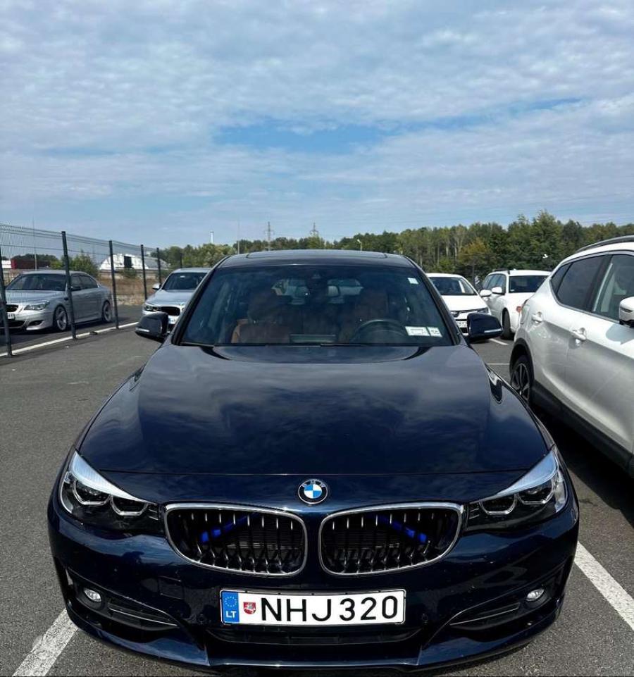 Blue BMW 330 2018 in Vilkaviskis, with an engine capacity of 2.00 L and mileage of 131 thousand km for 18300 €, photo 1 on AUTOMOTO.COM.LV