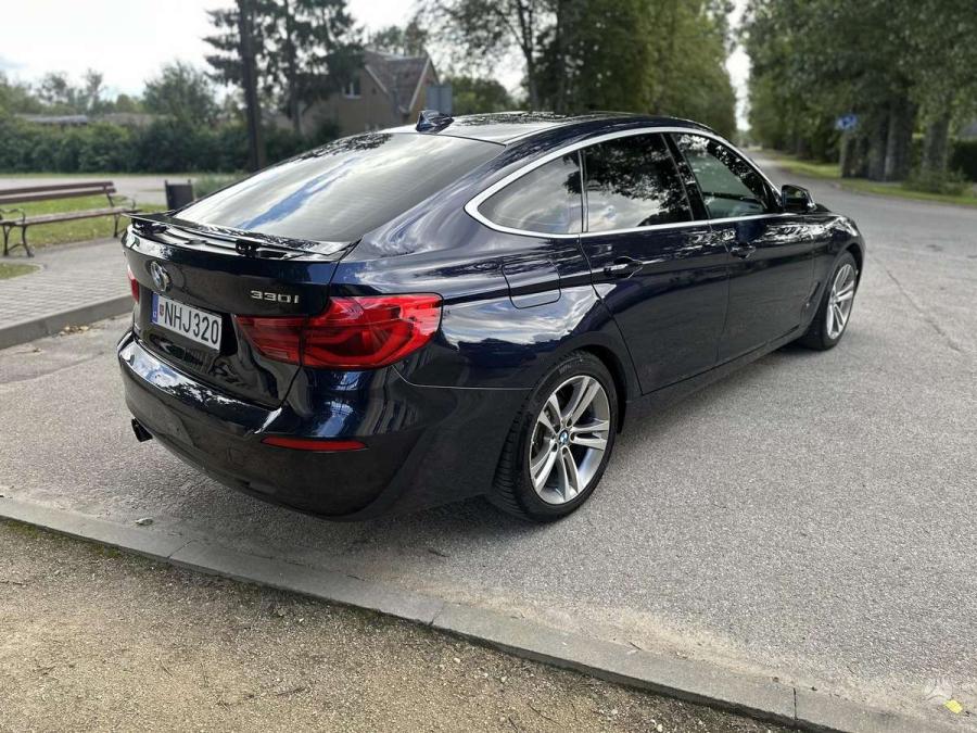 Blue BMW 330 2018 in Vilkaviskis, with an engine capacity of 2.00 L and mileage of 131 thousand km for 18300 €, photo 6 on AUTOMOTO.COM.LV