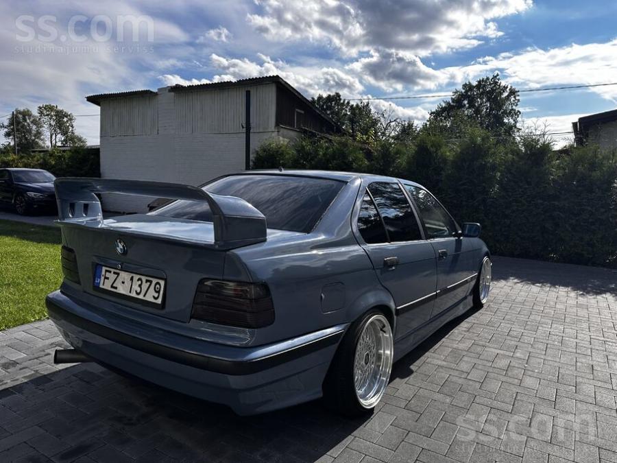 Синий БМВ 330 1992 в Рига, объемом двигателя 3.00 л и пробегом 270 тыс. км за 7300 €, фото 4 на AUTOMOTO.COM.LV