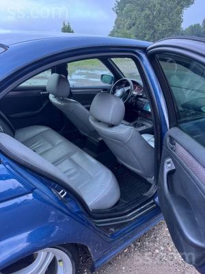 Blue BMW 330 2002 in Riga, with an engine capacity of 3.00 L and mileage of 427 thousand km for 2850 €, photo 6 on AUTOMOTO.COM.LV
