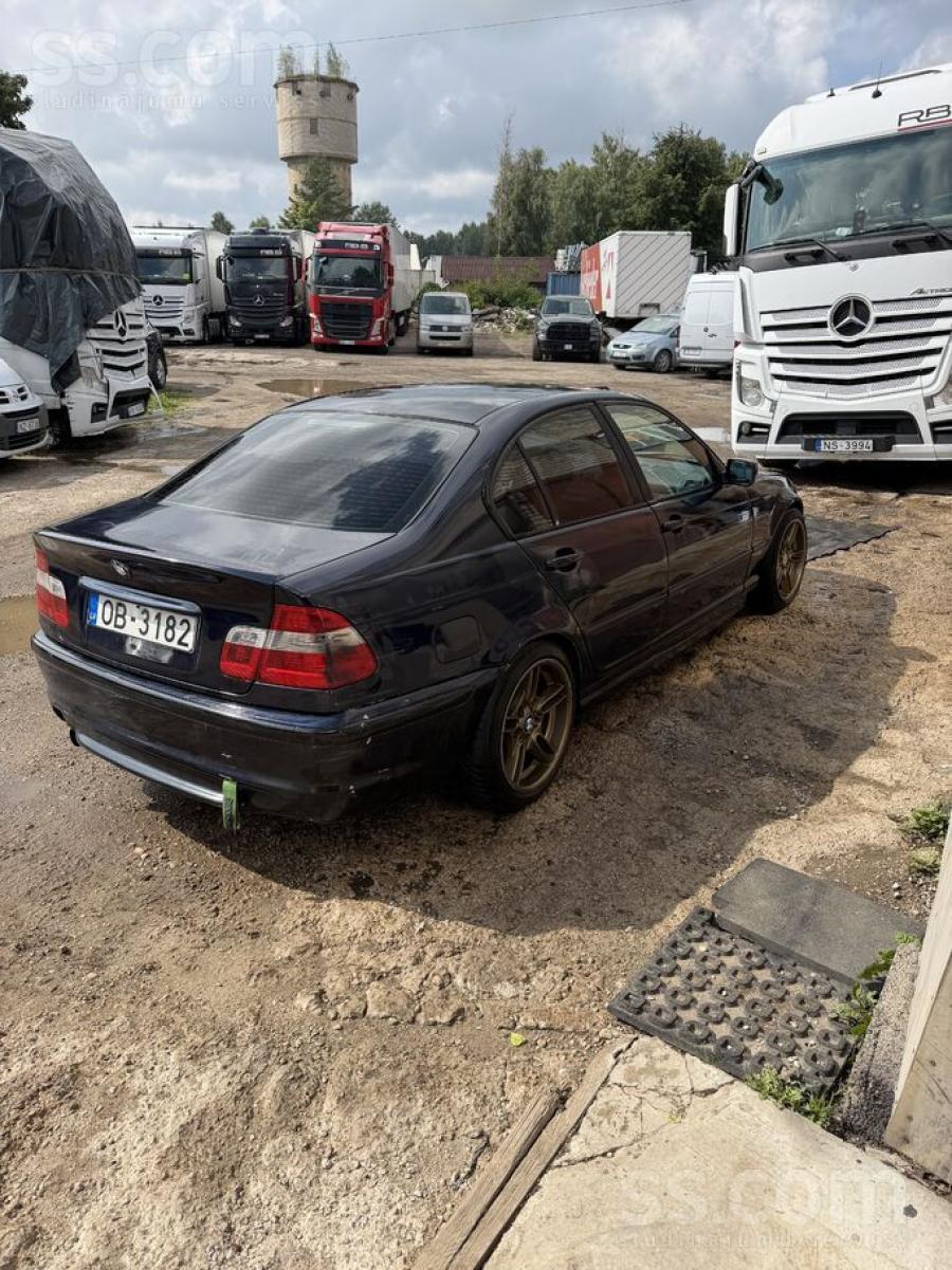 Zils BMW 330 2002 Rīga, ar dzinēja tilpumu 3.00 L un nobraukumu 300 tūkst. km par 4000 €, foto 4 vietnē AUTOMOTO.COM.LV