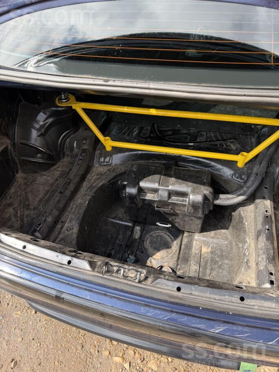 Zils BMW 330 2002 Rīga, ar dzinēja tilpumu 3.00 L un nobraukumu 300 tūkst. km par 4000 €, foto 6 vietnē AUTOMOTO.COM.LV