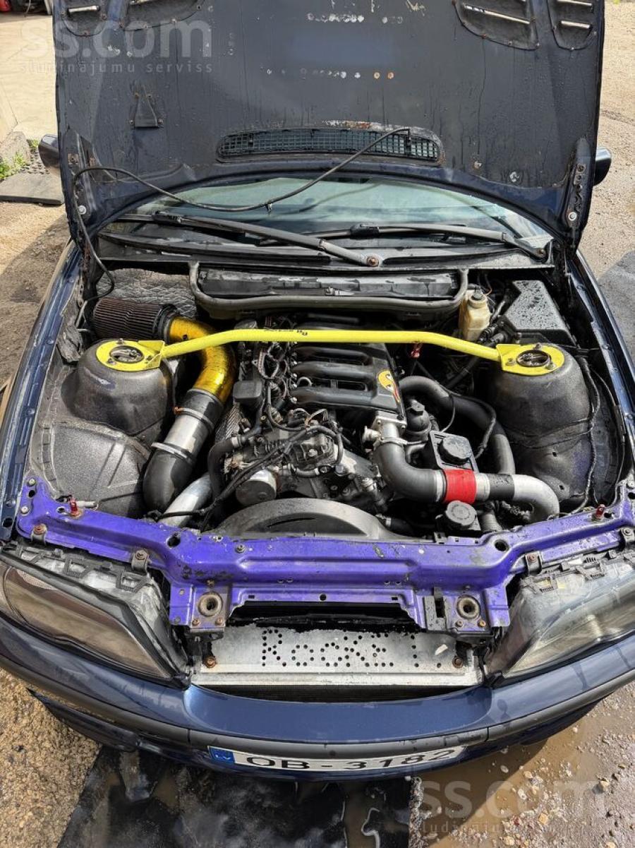 Zils BMW 330 2002 Rīga, ar dzinēja tilpumu 3.00 L un nobraukumu 300 tūkst. km par 4000 €, foto 9 vietnē AUTOMOTO.COM.LV