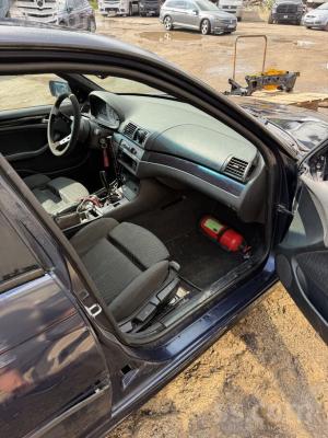 Zils BMW 330 2002 Rīga, ar dzinēja tilpumu 3.00 L un nobraukumu 300 tūkst. km par 4000 €, foto 10 vietnē AUTOMOTO.COM.LV