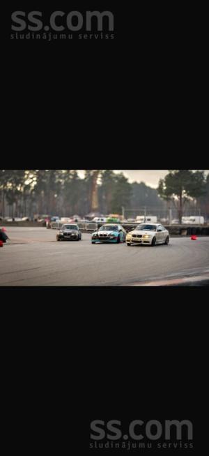 Zils BMW 330 2002 Rīga, ar dzinēja tilpumu 3.00 L un nobraukumu 300 tūkst. km par 4000 €, foto 15 vietnē AUTOMOTO.COM.LV