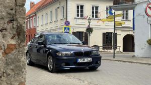 Zils BMW 330 2003 Viļņa, ar dzinēja tilpumu 2.99 L un nobraukumu 374 tūkst. km par 4000 €, foto  vietnē AUTOMOTO.COM.LV