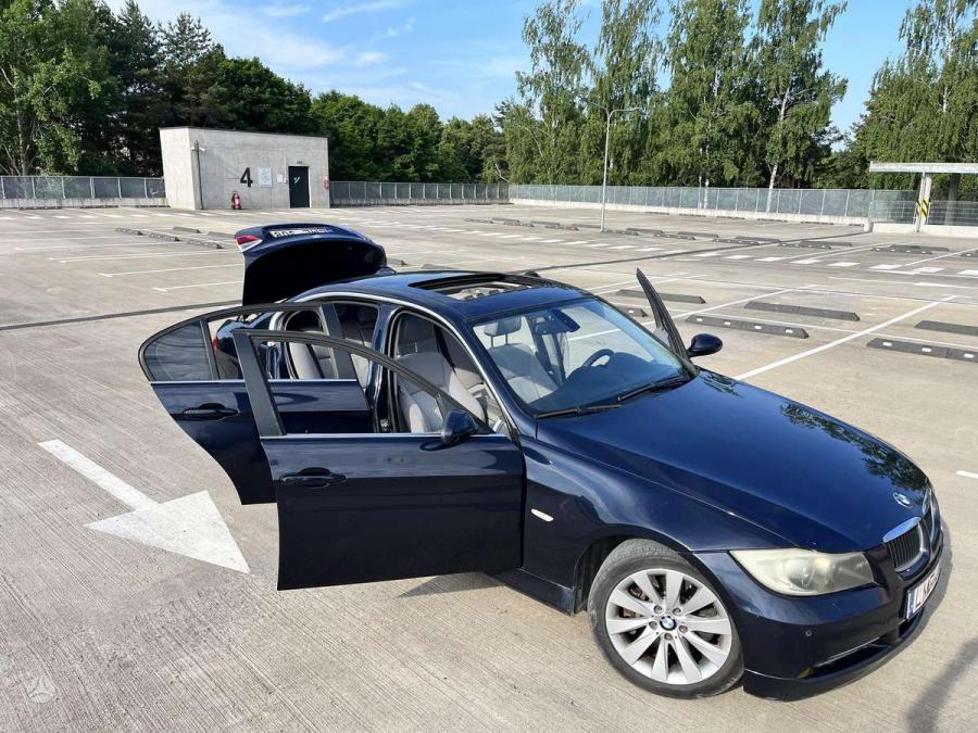 Синий БМВ 330 2007 в Вильнюс, объемом двигателя 2.99 л и пробегом 350 тыс. км за 3500 €, фото 16 на AUTOMOTO.COM.LV