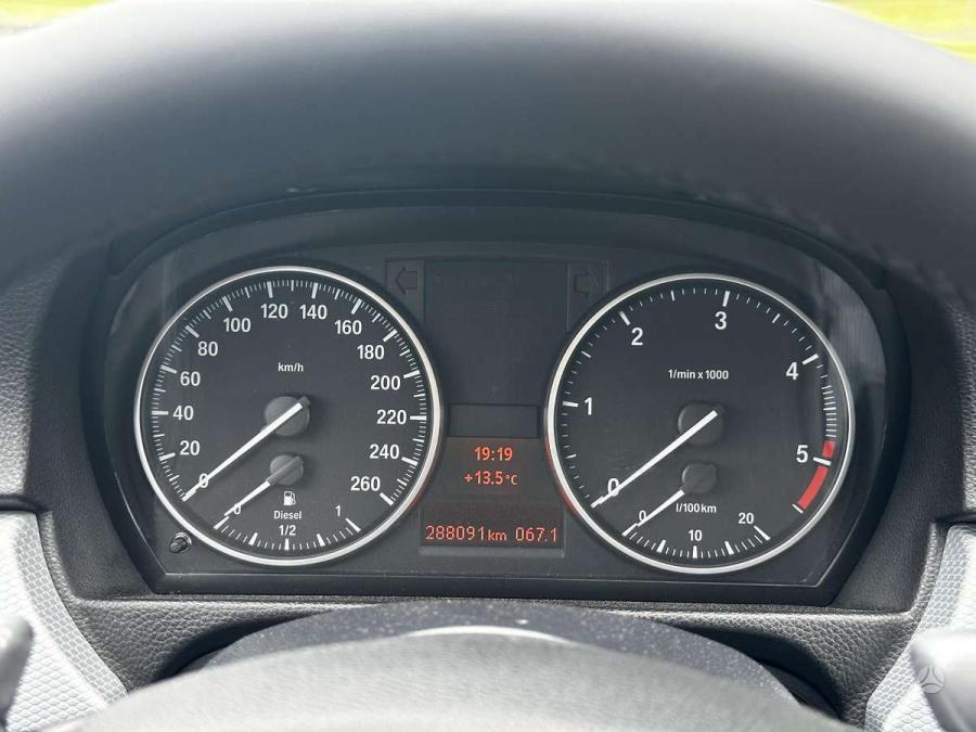 Zils BMW 330 2009 Viļņa, ar dzinēja tilpumu 2.99 L un nobraukumu 288 tūkst. km par 7500 €, foto 12 vietnē AUTOMOTO.COM.LV