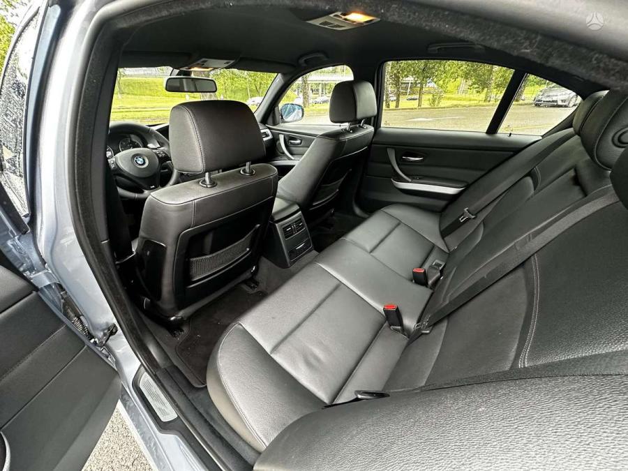 Zils BMW 330 2009 Viļņa, ar dzinēja tilpumu 2.99 L un nobraukumu 288 tūkst. km par 7500 €, foto 13 vietnē AUTOMOTO.COM.LV