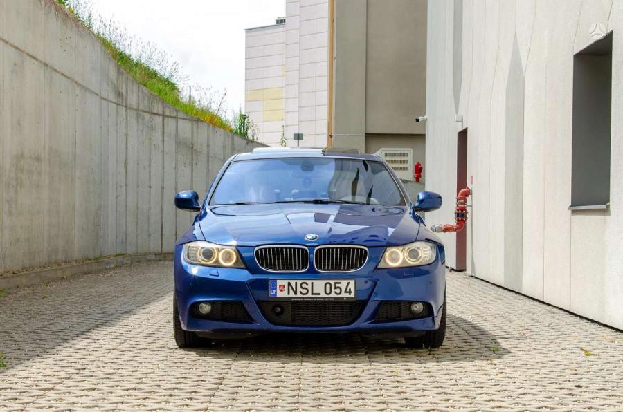 Blue BMW 330 2010 in Vilnius, with an engine capacity of 2.99 L and mileage of 210 thousand km for 9850 €, photo 6 on AUTOMOTO.COM.LV