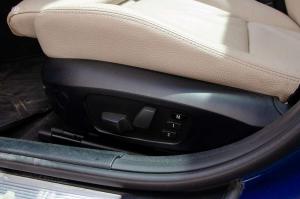 Blue BMW 330 2010 in Vilnius, with an engine capacity of 2.99 L and mileage of 210 thousand km for 9850 €, photo 10 on AUTOMOTO.COM.LV