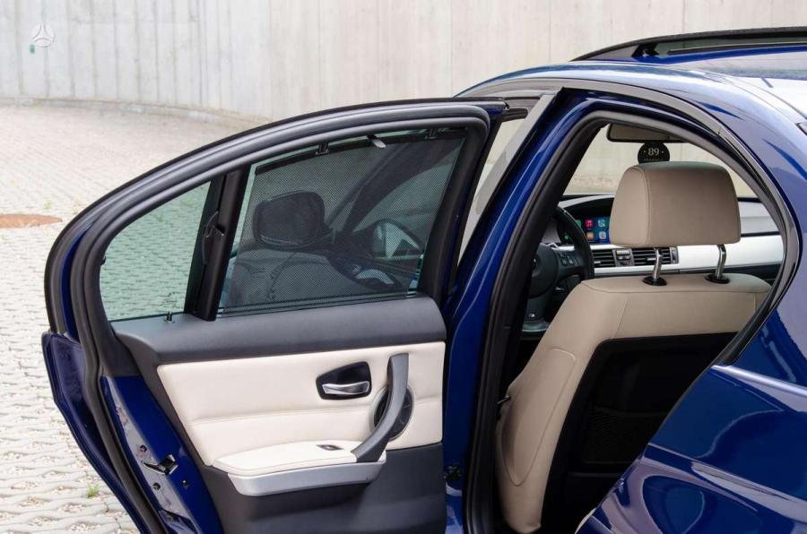 Blue BMW 330 2010 in Vilnius, with an engine capacity of 2.99 L and mileage of 210 thousand km for 9850 €, photo 12 on AUTOMOTO.COM.LV