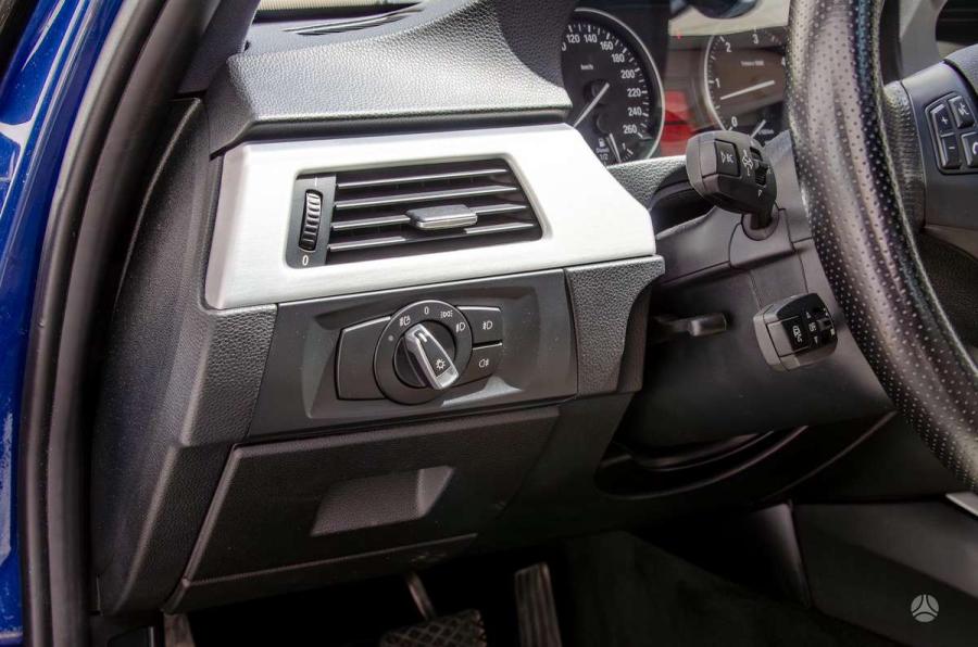 Blue BMW 330 2010 in Vilnius, with an engine capacity of 2.99 L and mileage of 210 thousand km for 9850 €, photo 14 on AUTOMOTO.COM.LV
