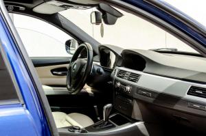 Blue BMW 330 2010 in Vilnius, with an engine capacity of 2.99 L and mileage of 210 thousand km for 9850 €, photo 17 on AUTOMOTO.COM.LV
