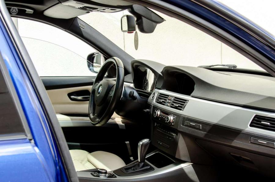 Blue BMW 330 2010 in Vilnius, with an engine capacity of 2.99 L and mileage of 210 thousand km for 9850 €, photo 17 on AUTOMOTO.COM.LV