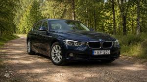 Blue BMW 330 2016 in Vilnius, with an engine capacity of 2.00 L and mileage of 222 thousand km for 12900 €, photo 3 on AUTOMOTO.COM.LV