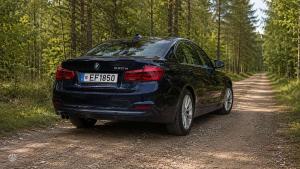 Blue BMW 330 2016 in Vilnius, with an engine capacity of 2.00 L and mileage of 222 thousand km for 12900 €, photo 4 on AUTOMOTO.COM.LV