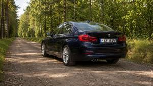 Blue BMW 330 2016 in Vilnius, with an engine capacity of 2.00 L and mileage of 222 thousand km for 12900 €, photo 5 on AUTOMOTO.COM.LV