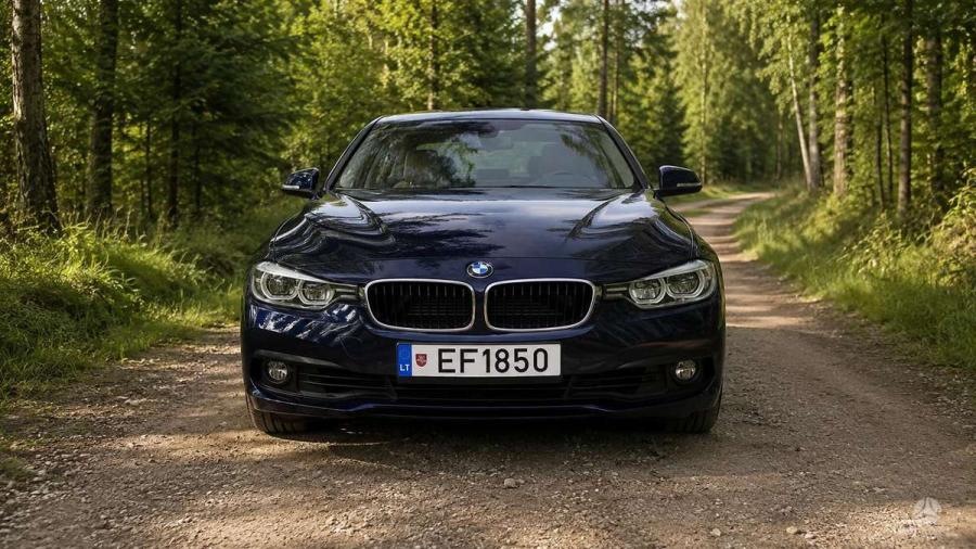 Blue BMW 330 2016 in Vilnius, with an engine capacity of 2.00 L and mileage of 222 thousand km for 12900 €, photo 7 on AUTOMOTO.COM.LV