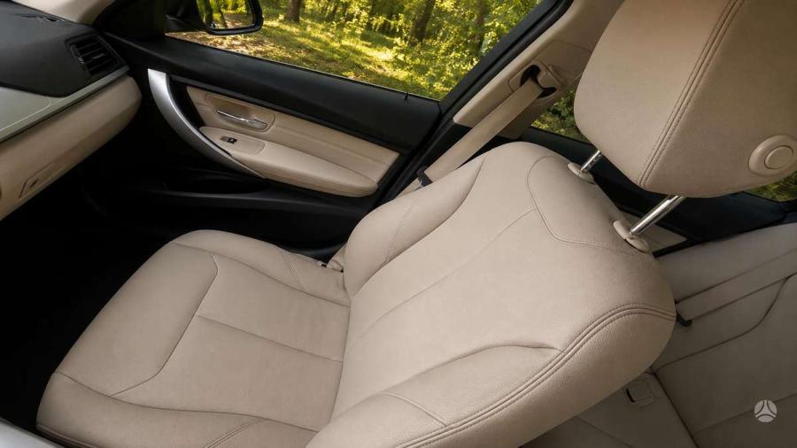 Blue BMW 330 2016 in Vilnius, with an engine capacity of 2.00 L and mileage of 222 thousand km for 12900 €, photo 11 on AUTOMOTO.COM.LV
