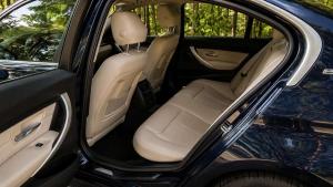 Blue BMW 330 2016 in Vilnius, with an engine capacity of 2.00 L and mileage of 222 thousand km for 12900 €, photo 12 on AUTOMOTO.COM.LV