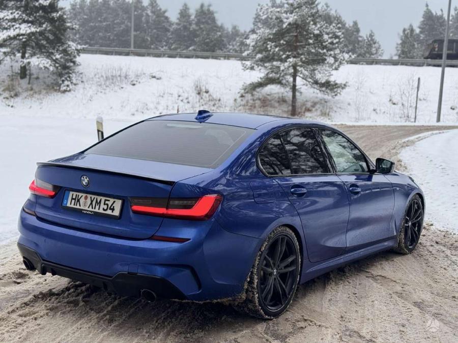Blue BMW 330 2019 in Ukmerge, with an engine capacity of 2.99 L and mileage of 160 thousand km for 25500 €, photo 4 on AUTOMOTO.COM.LV