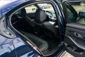 Blue BMW 330 2020 in Vilnius, with an engine capacity of 2.00 L and mileage of 50 thousand km for 27000 €, photo 20 on AUTOMOTO.COM.LV