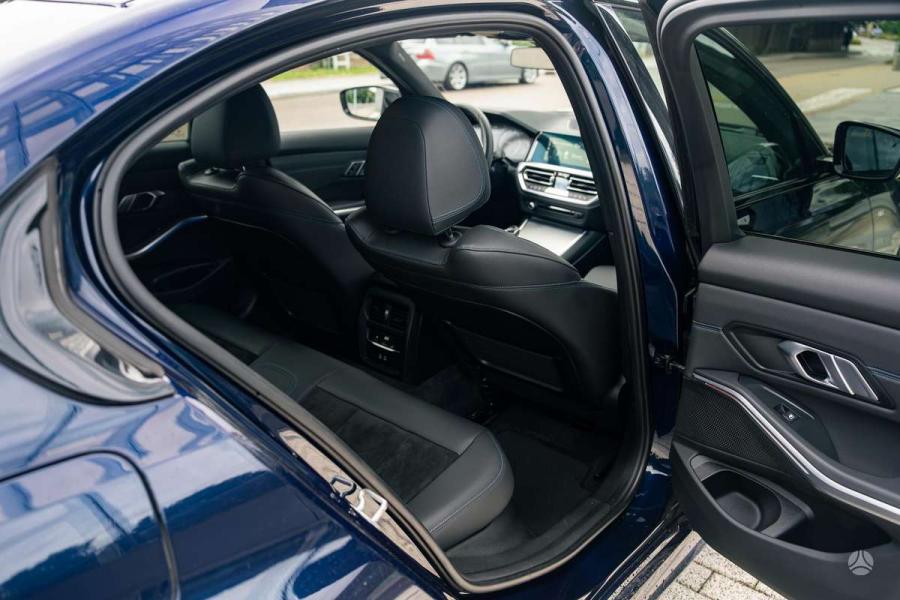 Blue BMW 330 2020 in Vilnius, with an engine capacity of 2.00 L and mileage of 50 thousand km for 27000 €, photo 20 on AUTOMOTO.COM.LV