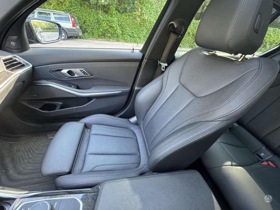 Blue BMW 330 2021 in Elektrenai, with an engine capacity of 2.00 L and mileage of 56 thousand km for 24999 €, photo 23 on AUTOMOTO.COM.LV