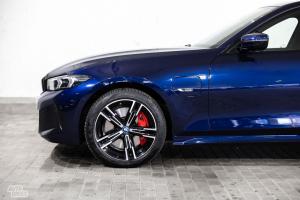 Blue BMW 330 2023 in Vilnius, with an engine capacity of 2.00 L and mileage of 31 thousand km for 42991 €, photo 5 on AUTOMOTO.COM.LV