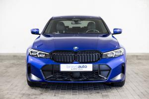 Blue BMW 330 2023 in Vilnius, with an engine capacity of 2.00 L and mileage of 72 thousand km for 38993 €, photo 5 on AUTOMOTO.COM.LV