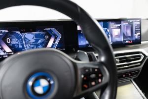 Blue BMW 330 2023 in Vilnius, with an engine capacity of 2.00 L and mileage of 72 thousand km for 38993 €, photo 31 on AUTOMOTO.COM.LV