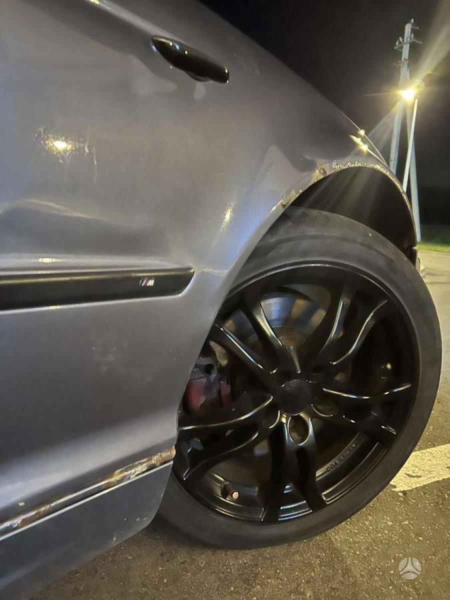 Zils BMW 330 2001 Klaipėda, ar dzinēja tilpumu 2.98 L un nobraukumu 350 tūkst. km par 2600 €, foto 14 vietnē AUTOMOTO.COM.LV