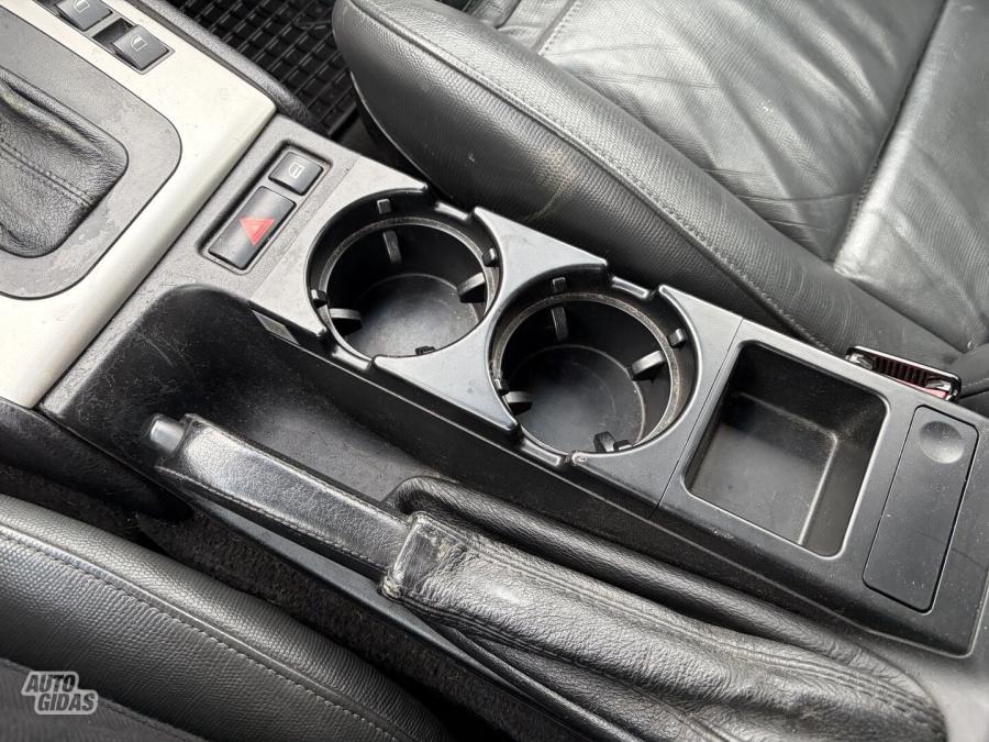 Blue BMW 330 2002 in Vilnius, with an engine capacity of 3.00 L and mileage of 382 thousand km for 1470 €, photo 9 on AUTOMOTO.COM.LV