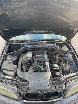 Blue BMW 330 2002 in Rezekne, with an engine capacity of 3.00 L and mileage of 366 thousand km for 1250 €, photo 8 on AUTOMOTO.COM.LV