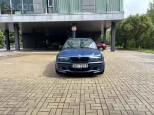 Zils BMW 330 2002 Rīga, ar dzinēja tilpumu 3.00 L un nobraukumu 324 tūkst. km par 2600 €, foto  vietnē AUTOMOTO.COM.LV