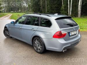 Blue BMW 330 2005 in Riga, with an engine capacity of 3.00 L and mileage of 397 thousand km for 3500 €, photo 3 on AUTOMOTO.COM.LV