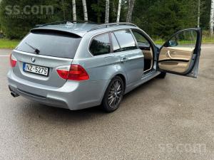 Blue BMW 330 2005 in Riga, with an engine capacity of 3.00 L and mileage of 397 thousand km for 3500 €, photo 5 on AUTOMOTO.COM.LV