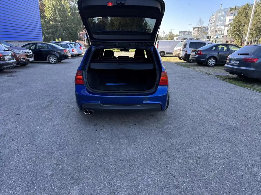 Blue BMW 330 2006 in Riga, with an engine capacity of 3.00 L and mileage of 360 thousand km for 4990 €, photo 9 on AUTOMOTO.COM.LV