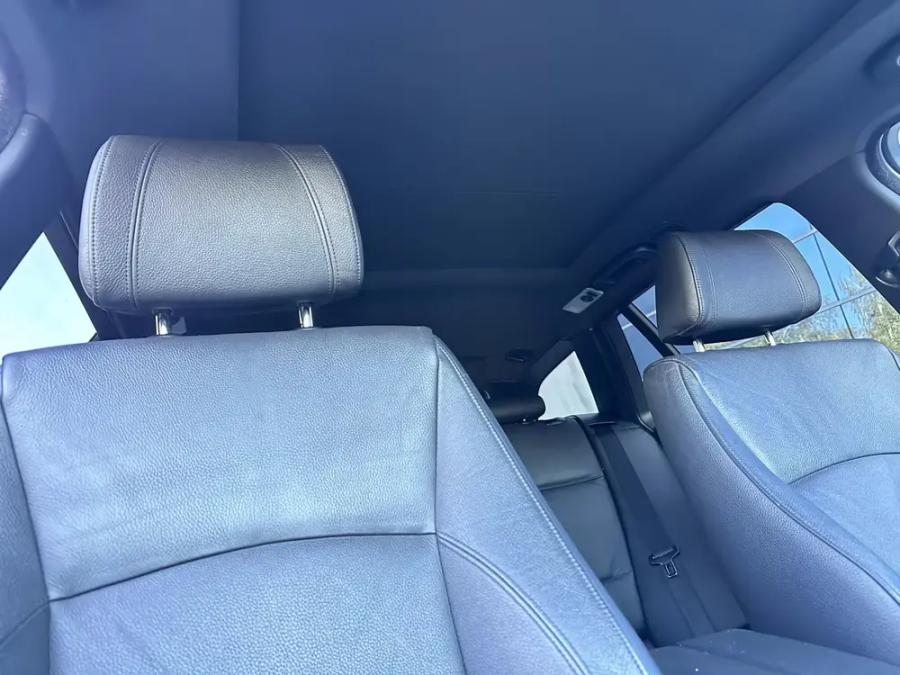 Blue BMW 330 2006 in Riga, with an engine capacity of 3.00 L and mileage of 360 thousand km for 4990 €, photo 13 on AUTOMOTO.COM.LV