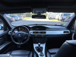 Blue BMW 330 2006 in Riga, with an engine capacity of 3.00 L and mileage of 360 thousand km for 4990 €, photo 16 on AUTOMOTO.COM.LV
