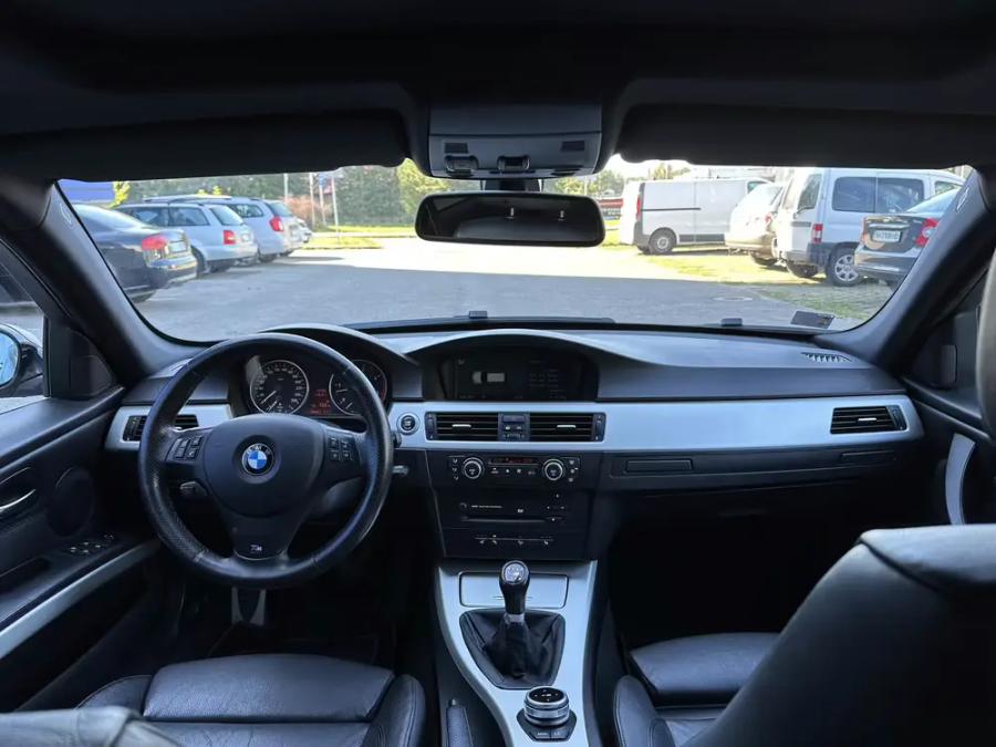 Blue BMW 330 2006 in Riga, with an engine capacity of 3.00 L and mileage of 360 thousand km for 4990 €, photo 16 on AUTOMOTO.COM.LV