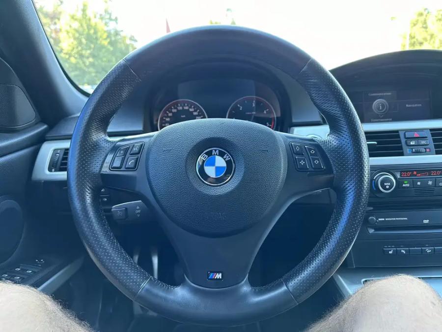 Blue BMW 330 2006 in Riga, with an engine capacity of 3.00 L and mileage of 360 thousand km for 4990 €, photo 27 on AUTOMOTO.COM.LV