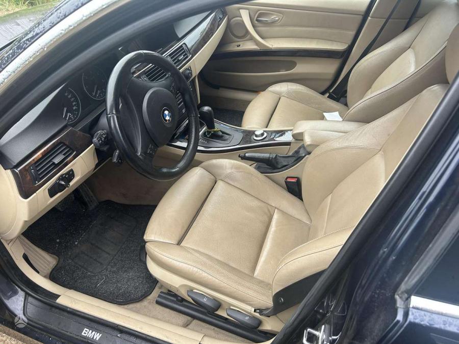 Blue BMW 330 2006 in Siauliai, with an engine capacity of 3.00 L and mileage of 351 thousand km for 4200 €, photo 4 on AUTOMOTO.COM.LV