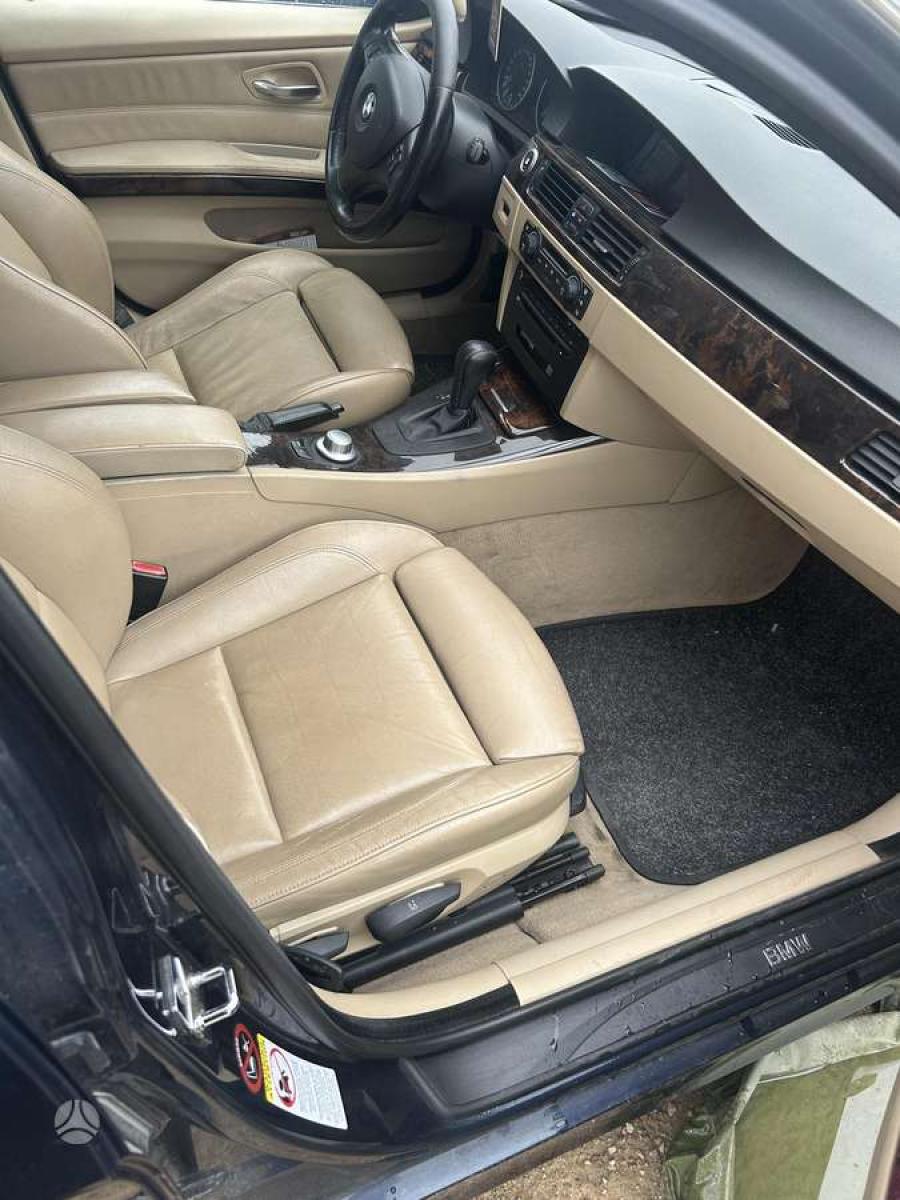 Blue BMW 330 2006 in Siauliai, with an engine capacity of 3.00 L and mileage of 351 thousand km for 4200 €, photo 6 on AUTOMOTO.COM.LV