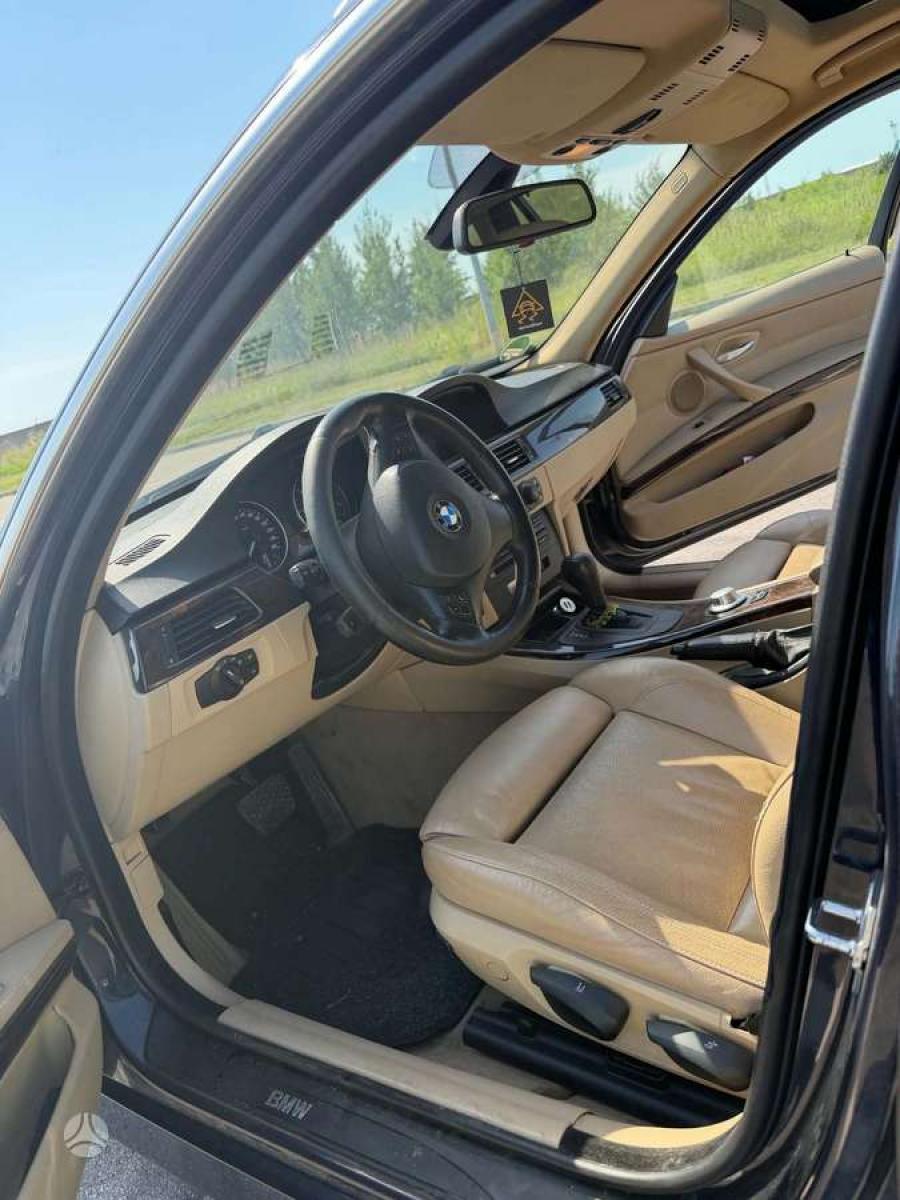 Blue BMW 330 2006 in Siauliai, with an engine capacity of 3.00 L and mileage of 351 thousand km for 4200 €, photo 13 on AUTOMOTO.COM.LV