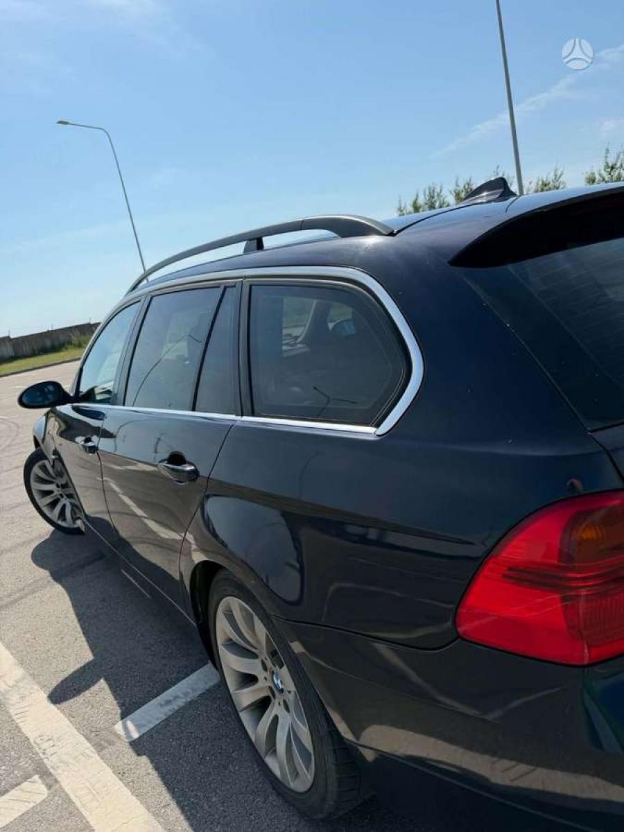 Blue BMW 330 2006 in Siauliai, with an engine capacity of 3.00 L and mileage of 351 thousand km for 4200 €, photo 14 on AUTOMOTO.COM.LV